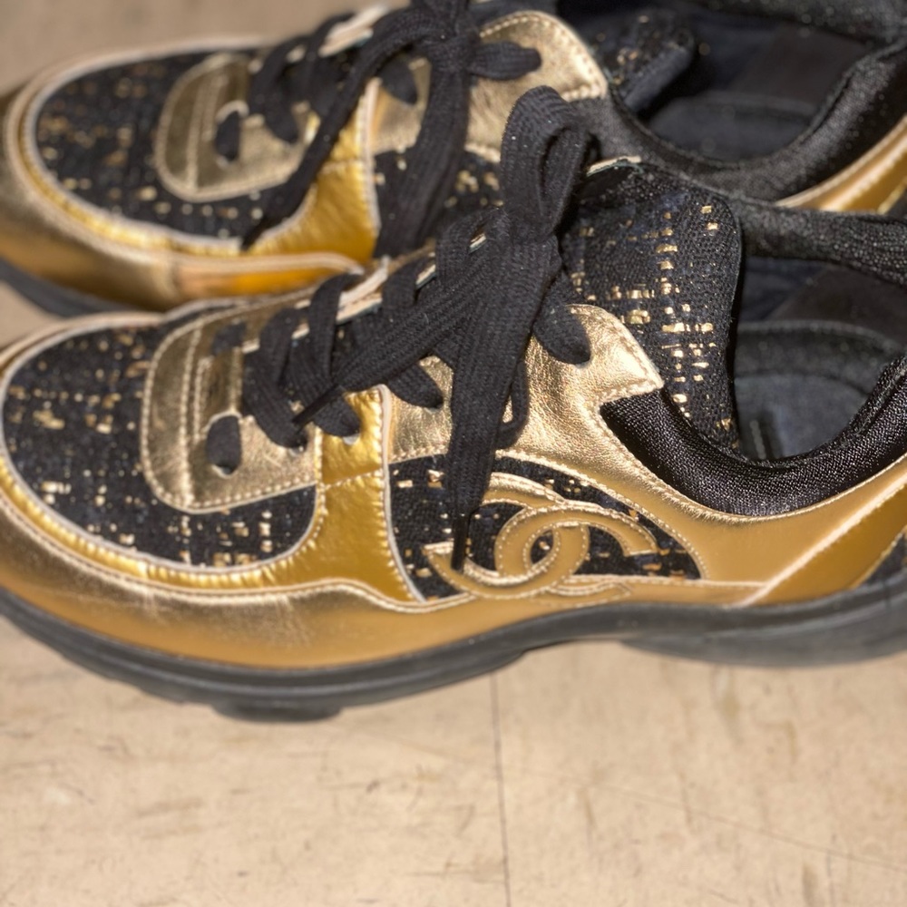 Chanel Gold Black Leather Interlocking Cc Low-Top Sne… - Gem